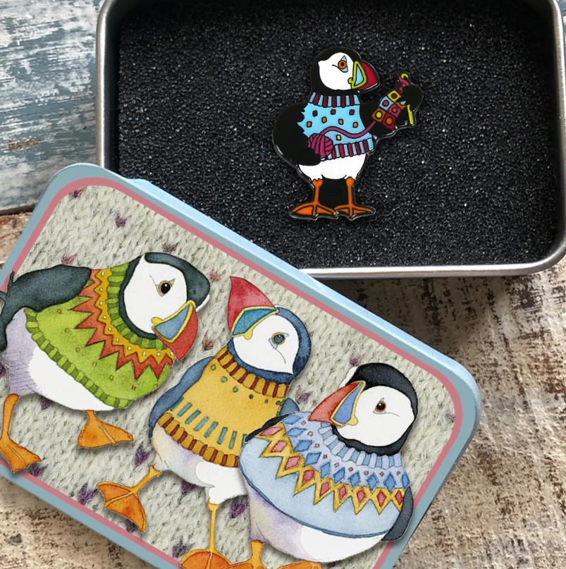 CROCHET WOOLLY PUFFIN Pin in a Tin | Yarn Queen Prague - Vlny a příze