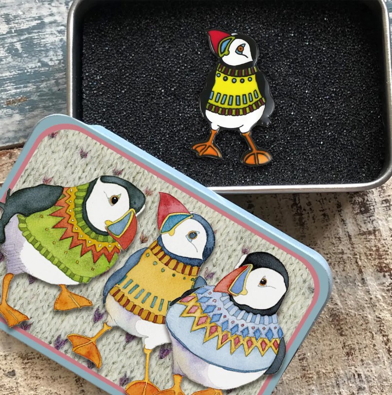 WOOLLY PUFFIN IN YELLOW SWEATER Pin in a Tin | Yarn Queen Prague - Vlny ...