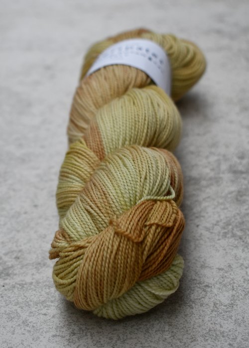 Vivacious 4ply Botanicals 672 Strawberry Hay | Yarn Queen Prague - Vlny ...