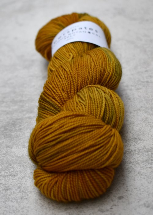 Vivacious 4ply Botanicals 675 Burnt Toffee | Yarn Queen Prague - Vlny a ...